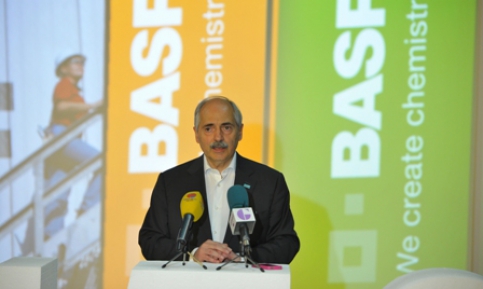 Basf celebra los 150 años de éxito de su empresa con la plantilla de ...