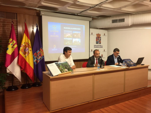 La Diputación Provincial edita el libro ‘Guadalajareando’ de Jesús Orea ...